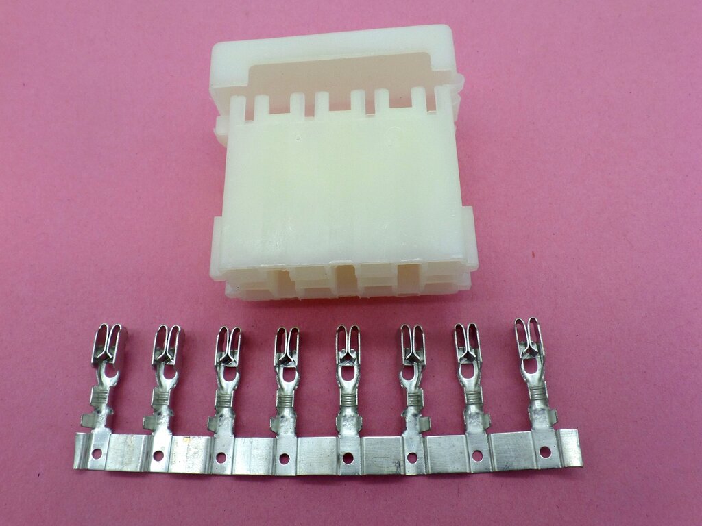 Fuse Box 4 Way Auto Bottom Entry Mini Blade Terminals L-15